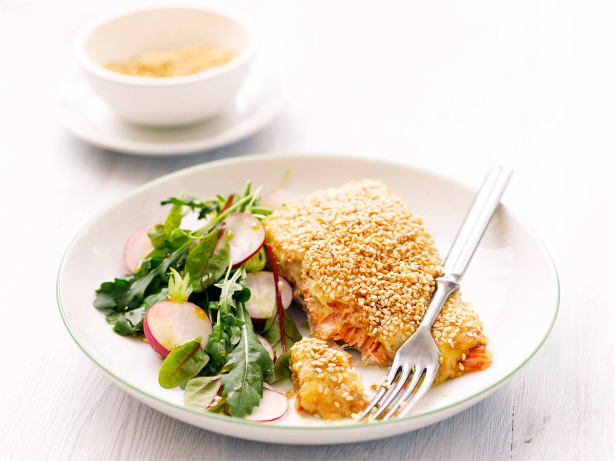 Sinappi-seesamkuorrutettu lohi | Valio