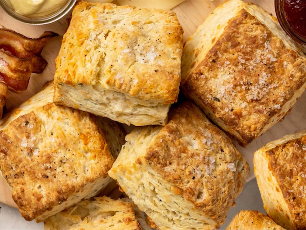 Gouda & Cracked Black Pepper Biscuits | Finlandia Cheese