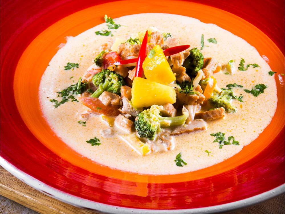 Kyckling Paneng med ananas | Valio