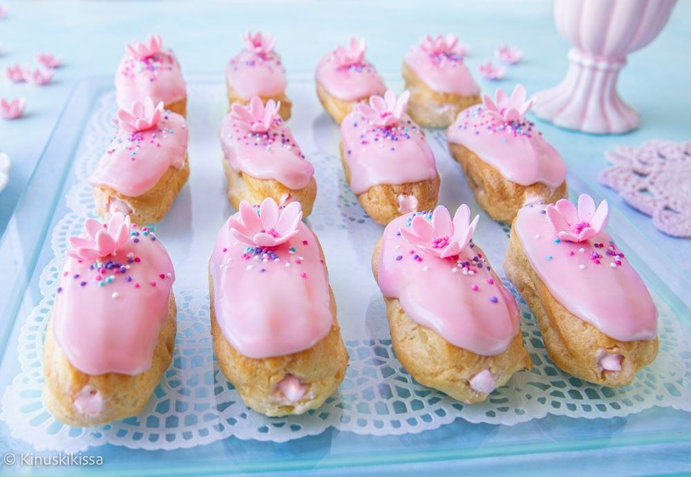 Kinuskikissan kirsikkaiset eclair-leivokset | Valio