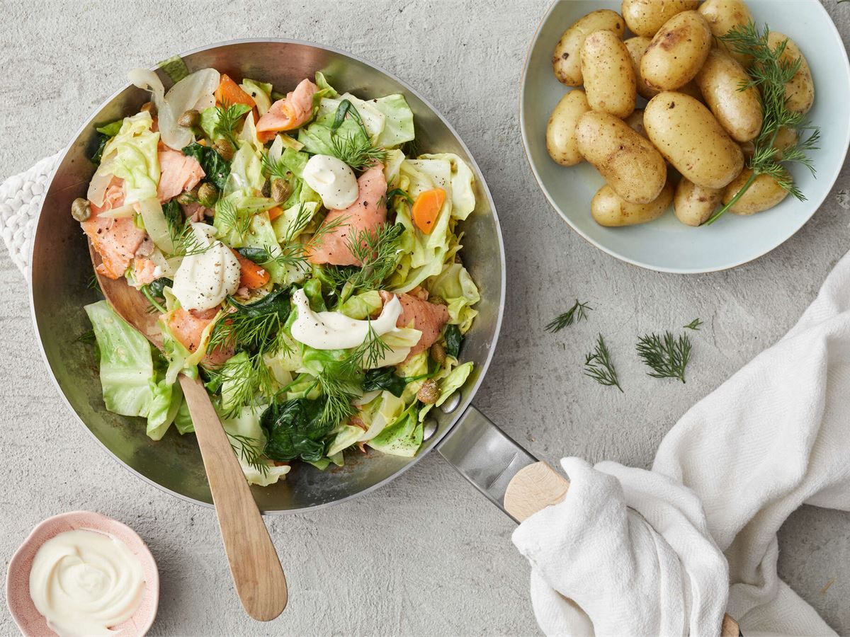 Savulohi-varhaiskaalipannu | Valio